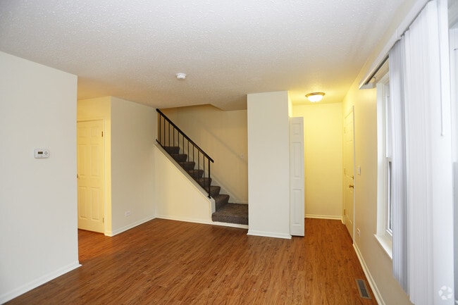 Squire Village Apartments - Elgin, IL | ForRent.com