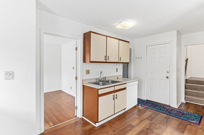**Half Off First Month’s Rent!!** Charming... - Condo for Rent in ...