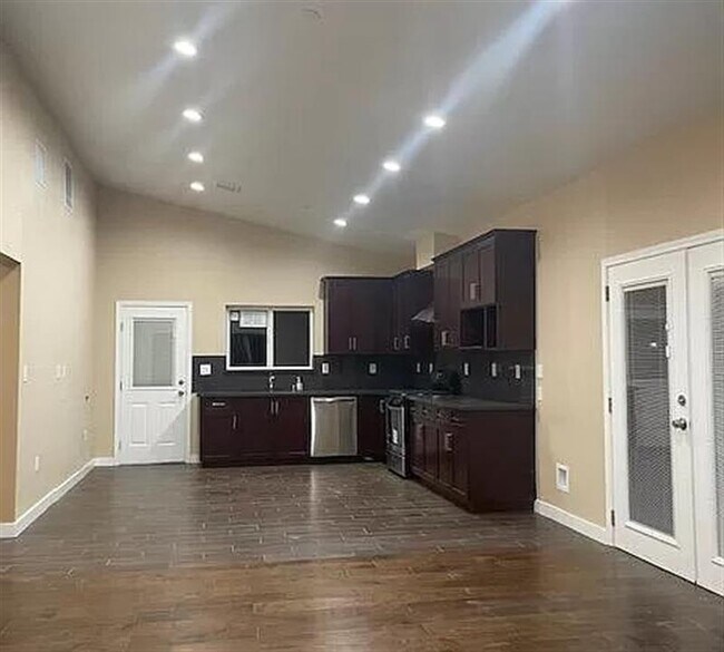 83 sq ft Covered Porch home Rental - House Rental in Hesperia, CA ...