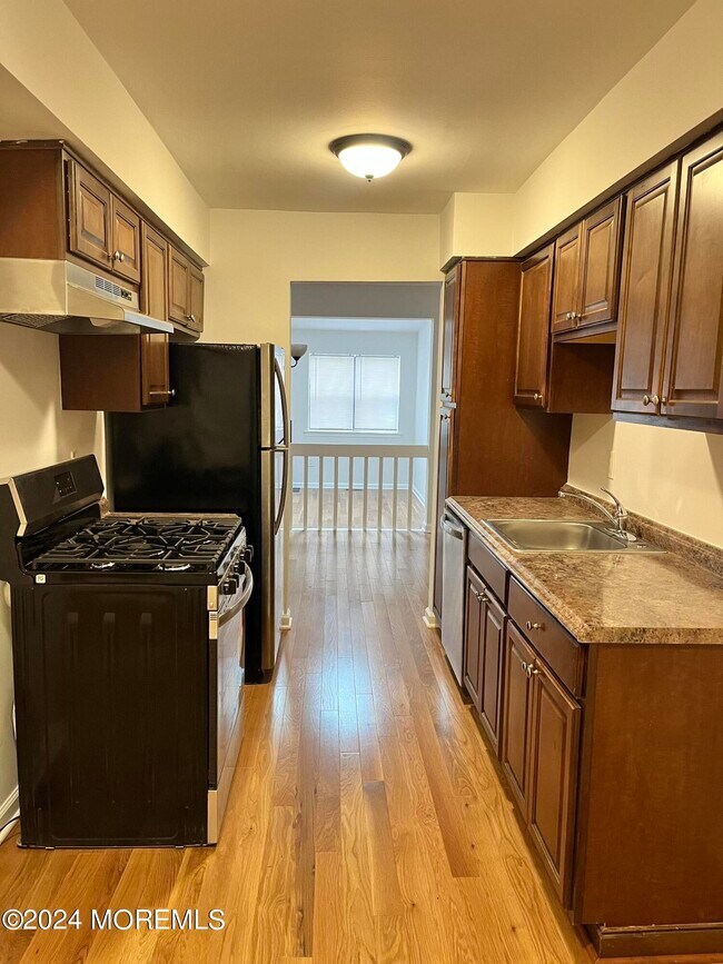 45 Chestnut Way Unit 4-5 - Condo for Rent in Manalapan Township, NJ ...