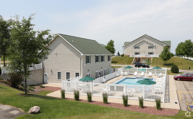Hawks Ridge Apartments - Beloit, WI | ForRent.com