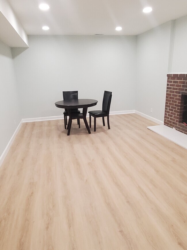 3825 46th Ave SW Unit 2 - Apartment for Rent | Seattle, WA | Starting ...