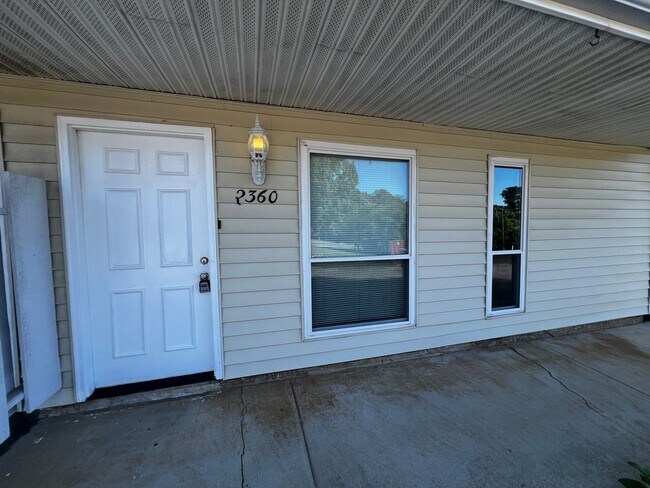 One Level Condo- 2 BR / 1 Bath Grayson Valley - House Rental in ...
