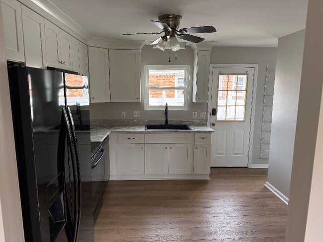 4605 Lee Ave Unit 4605 B Off-Campus Housing, Virginia Beach, VA