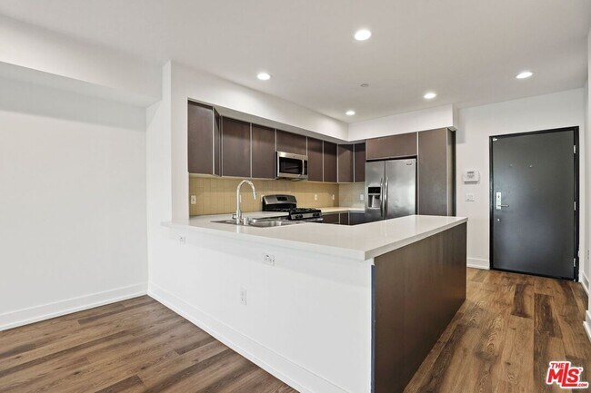 807 N Hudson Ave Condo Unit 209 - Condo for Rent in Los Angeles, CA | ForRent.com