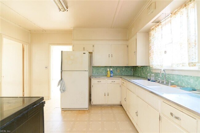 18 Hitchens Ln - House Rental in Newport News, VA | ForRent.com