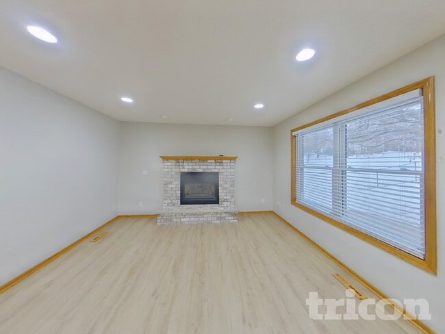 2202 Marilyn Ave Off-Campus Housing, Eagan, MN