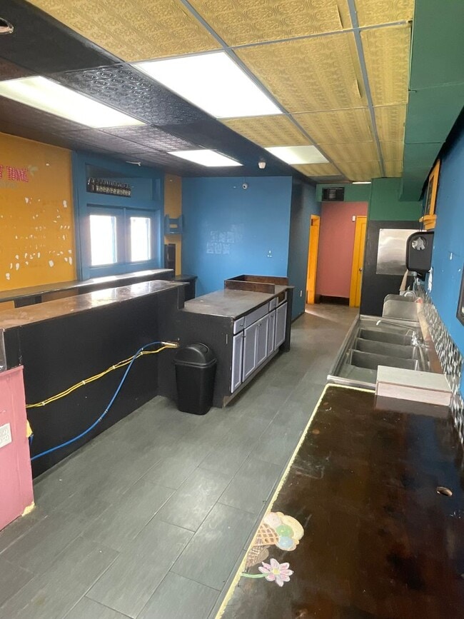 Commercial Space w/ Kitchen on Maple St Unit 7712 Maple St Off-Campus ...