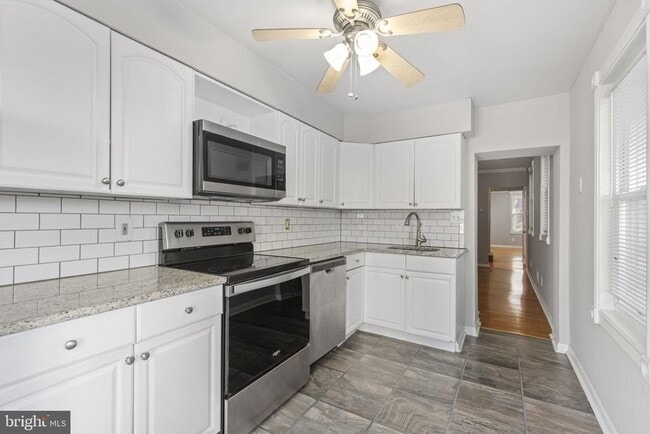 12 S Washington St Off-Campus Housing, Baltimore, MD