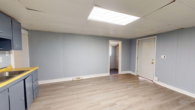 Now Available! Small cape code on a corner... House - House Rental in ...