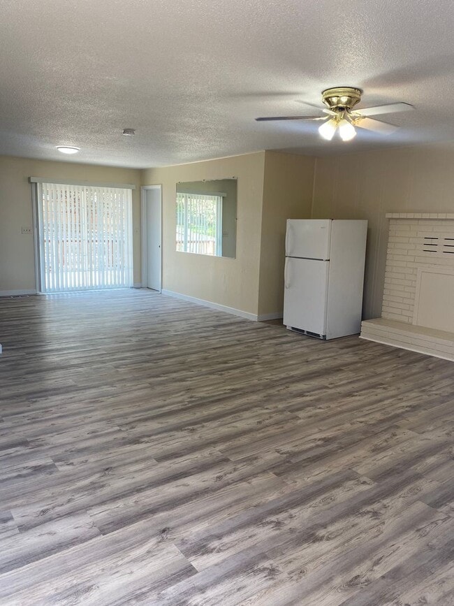 6407 Harvey Dr Unit Room 1 Off-Campus Housing, Klamath Falls, OR