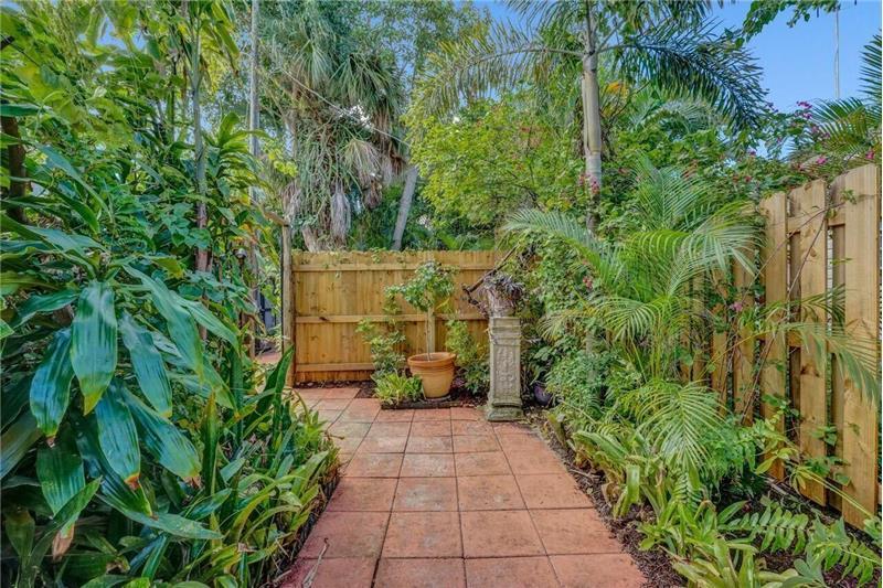 312 Buckingham Rd Unit Rear - Condo for Rent in West Palm Beach, FL ...