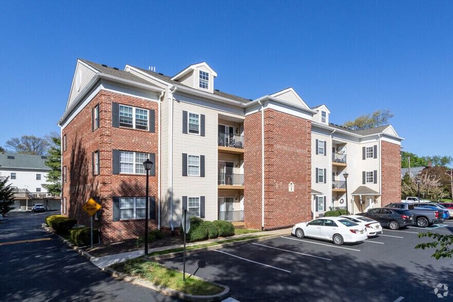 Kings Gate Condominiums | Bordentown, NJ | ForRent.com