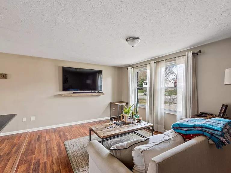 1353 Firethorne Dr - House for Rent in Mason, OH | ForRent.com