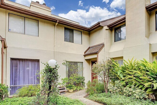 Introducing a stunning two bedroom condo t... - House Rental in Houston ...