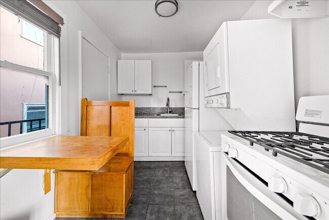 Studio Apartment With In-Unit Laundry! Unit 322 1/4 - Los Angeles, CA ...