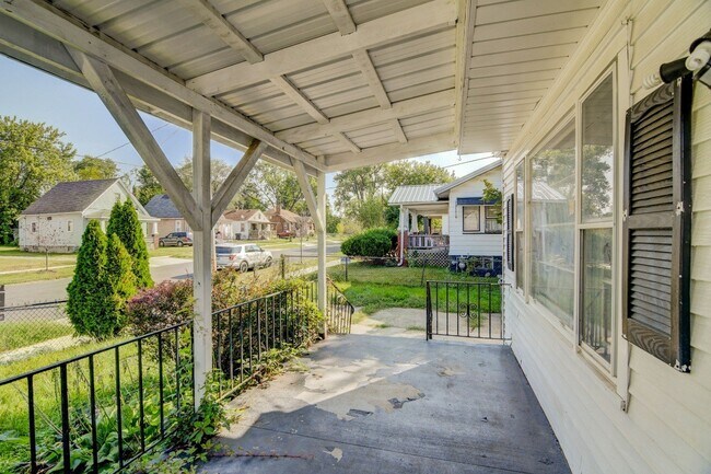 759 E Lawrence St Rental For Rent in Decatur, IL | ForRent.com