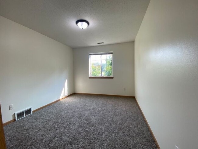 $950 | 2 Bedroom, 1 Bathroom Apartment | Pet Friendly* | Available for ...