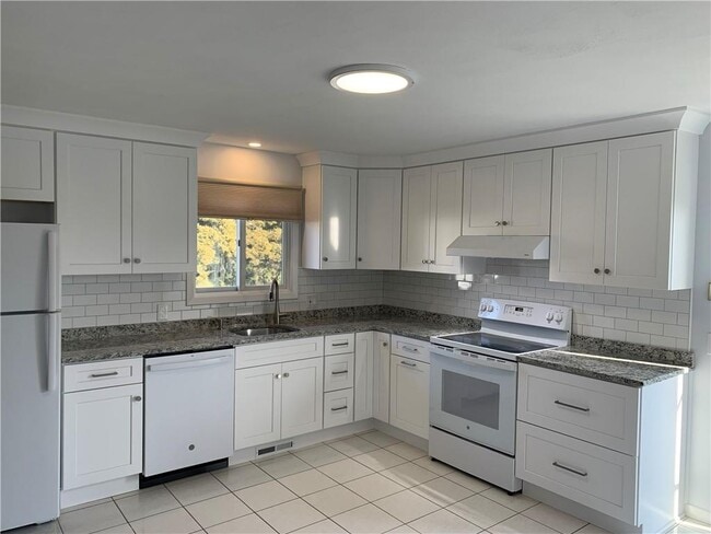 14 Ferncrest Dr Off-Campus Housing, Johnston, RI