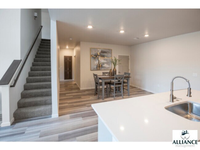 Howard Lofts - 3 bedroom with lofted 3rd b... - House Rental in Howard ...