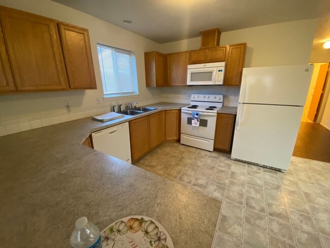 Don’t Miss This Spacious 4-Bedroom Northside Condo Off-Campus Housing ...