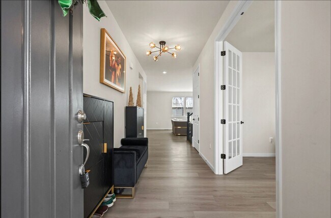 Stunning 4-Bedroom Home in Raven Oaks Comm... - House Rental in ...