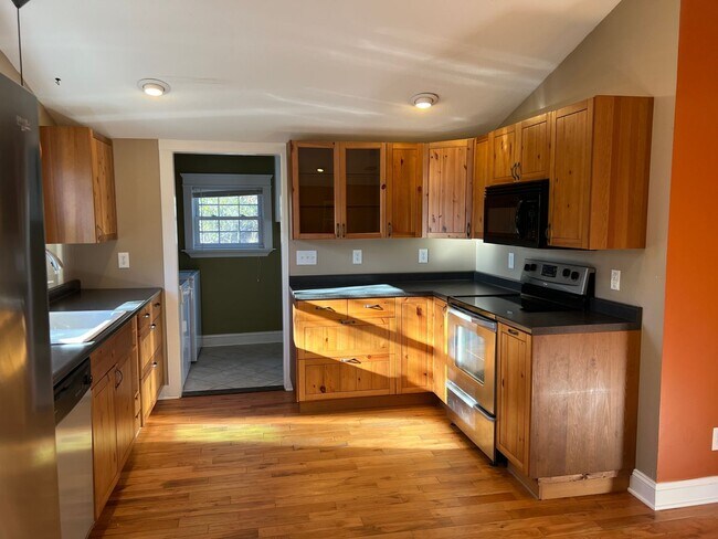 Arden Cottage near the airport and shopping Rental For Rent in Arden ...