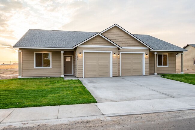 215 Cherry Ln W Apartamento Unidad A - Desert Aire, WA | ForRent.com