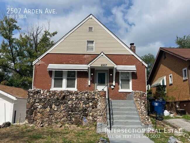 Completely Renovated 3 Bedroom w/Large Bac... House - House Rental in ...