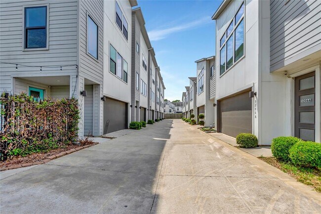 3210 N MacGregor Way House - House Rental in Houston, TX | ForRent.com