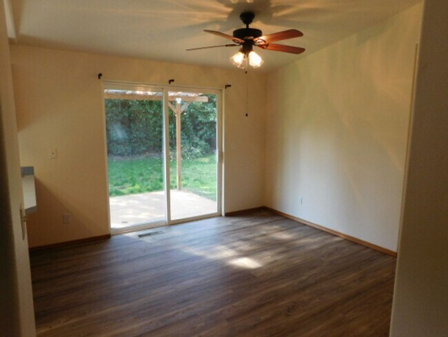 3Bd/2Ba Single Story House- Available to v... - House Rental in Salem ...