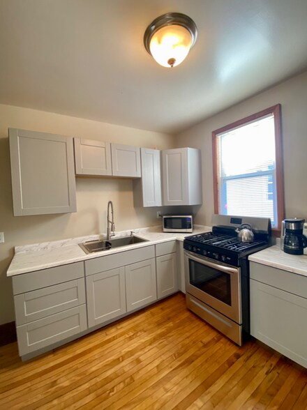 2471 N Fratney St Unit B - Apartment for Rent | Milwaukee, WI ...