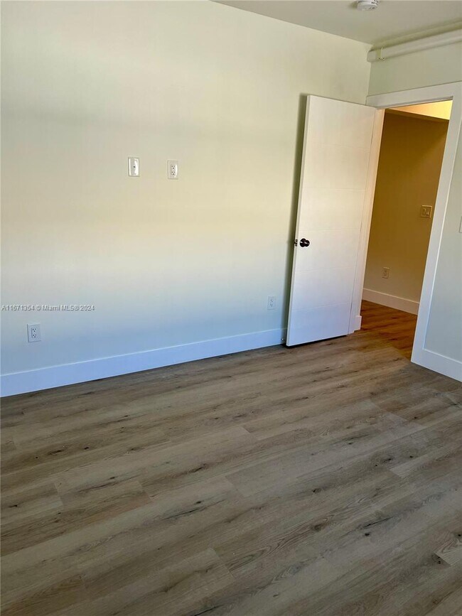 2542 SW 8th St Apartamento Unidad 201 - Miami, FL | ForRent.com