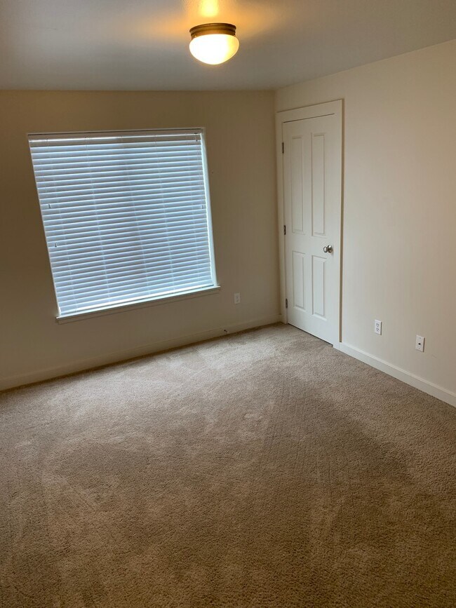 SF289-Hull St Duplex-Blakely Unit 692 - Madras, OR | ForRent.com