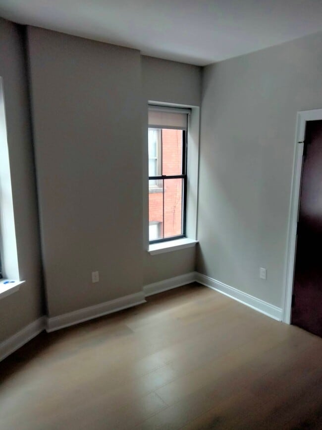 22 Imlay St Unit B Off-Campus Housing, Hartford, CT