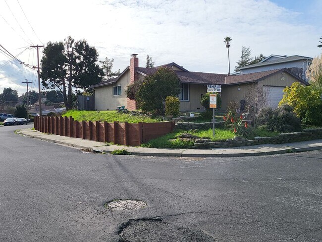 Beautiful single story home located in Tar... - House Rental in San ...