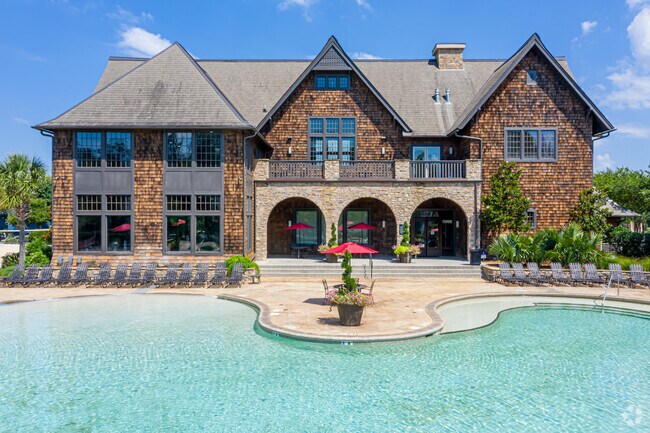Tradition at 777 Apartments - Baton Rouge, LA | ForRent.com