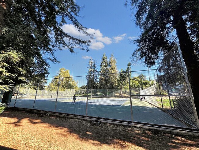 Modern 2B/2.5B TH Steps from Dimond Park A... - Townhome Rental in ...