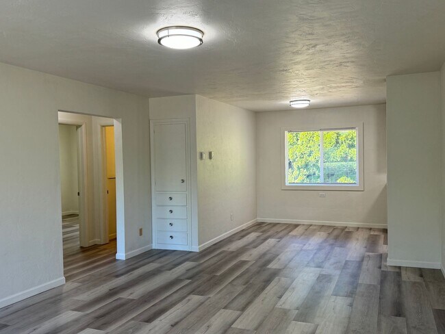 Fully updated 2 bed 1 bath single story du... House - House Rental in ...