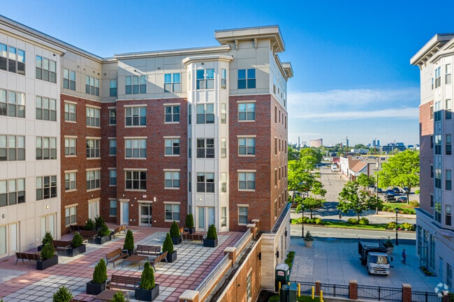 Suffolk University | Off-Campus Housing Search
