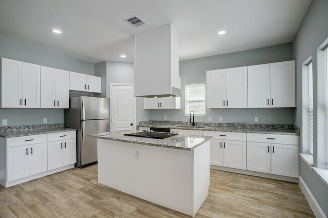 5754 Reed Rd Apartment - Houston, TX | ForRent.com