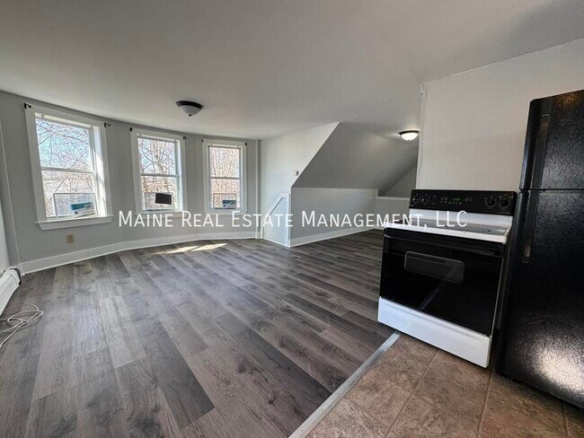 3 Summer St Apartment Unit 6 - Waterville, ME | ForRent.com