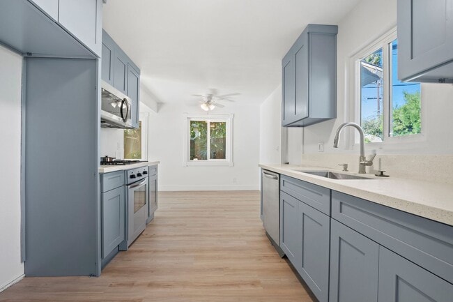 Ronald Dr. Huntington Beach Unit 7893 Ronald Dr. Off-Campus Housing ...