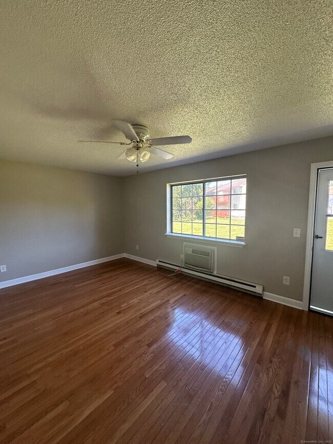 25 Lisa Ct Unit APT 9 - Condo for Rent in Waterbury, CT | ForRent.com