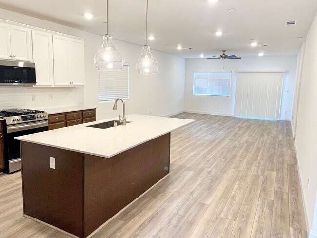Lovely 3 Bed 2 Bath Lennar Home in the Riv... - House Rental in Madera ...