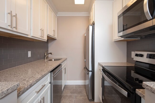 Cadillac Manor: On-Site Laundry, Heat, Hot... Apartments - Hackensack ...