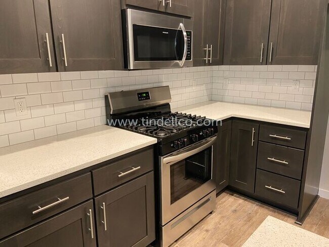 Modern 3 Bedroom 2.5 Bathroom Home In Happ... - House Rental in Happy ...