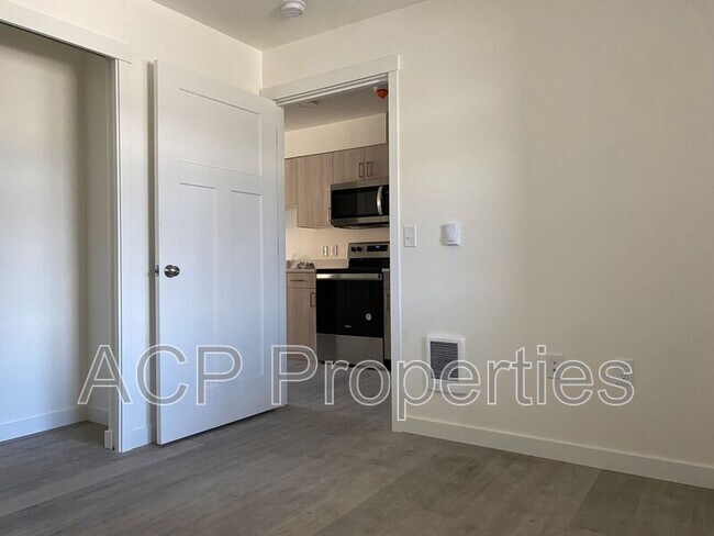 665 E Badger Rd Condo Unit #102 - Condo for Rent in Lynden, WA ...