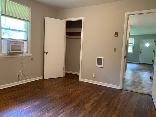 Cozy 2 Bedroom Duplex Available - Walk Dow... Rental - House Rental in ...