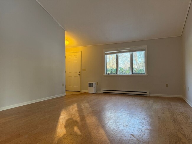 9-11 Oakview Dr Unit 11 Oakview Dr. Off-Campus Housing, Cape Elizabeth, ME